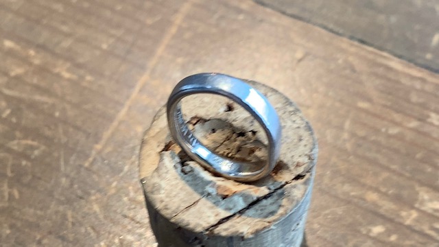 プラチナのリングの変形修理 – シルバーアクセサリー / Dr MONROE【ドクターモンロー】公式サイト