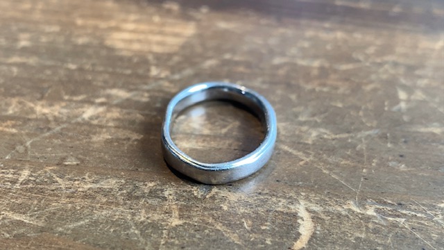 プラチナのリングの変形修理 – シルバーアクセサリー / Dr MONROE【ドクターモンロー】公式サイト