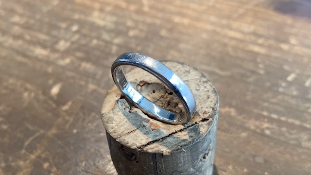 プラチナのリングの変形修理 – シルバーアクセサリー / Dr MONROE【ドクターモンロー】公式サイト